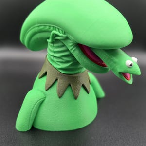Xenokermit Bust: Alien Xenomorph Kermit Mashup - Etsy