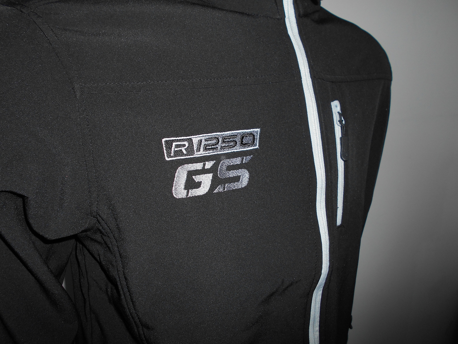 Logos Embroidered BMW Motorrad R1250GS on Softshell Veste Jacket ...