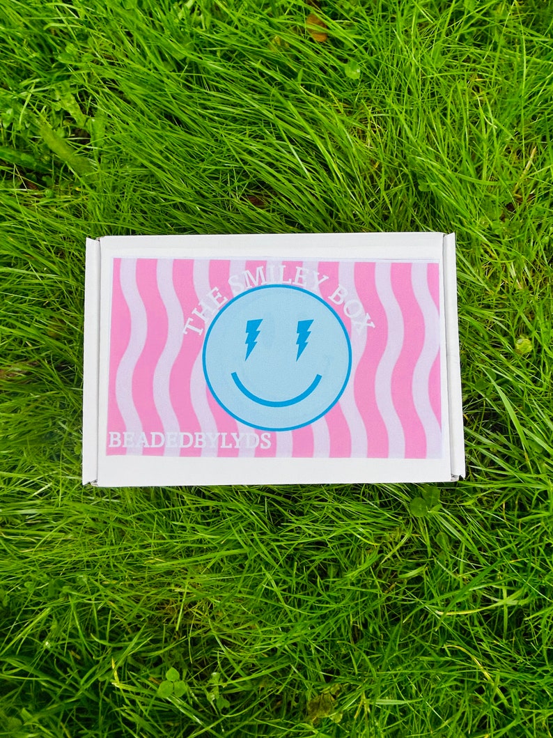 Smiley Box - Etsy