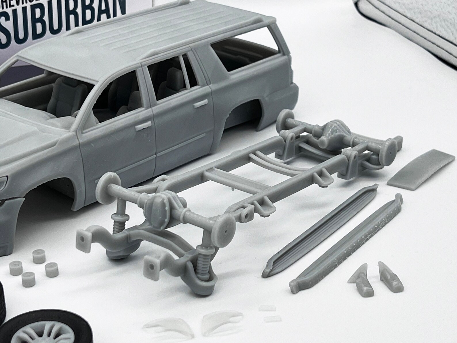 1:24 Chevrolet Suburban 11th Gen 2015-2020 Model Kit Resin With Clear ...