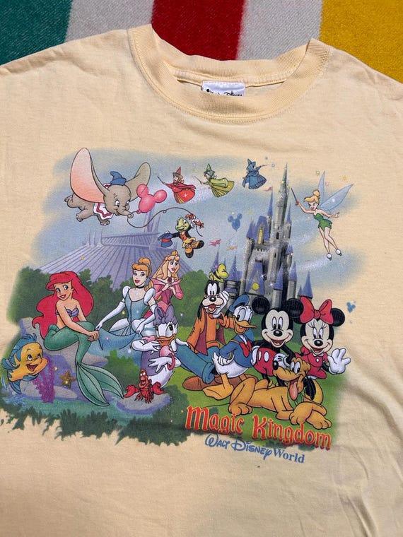 Vintage 90s Disney Walt Disney World Magic Kingdom Tee T Vintage 90s Disney Walt Disney World Magic Kingdom Tee T