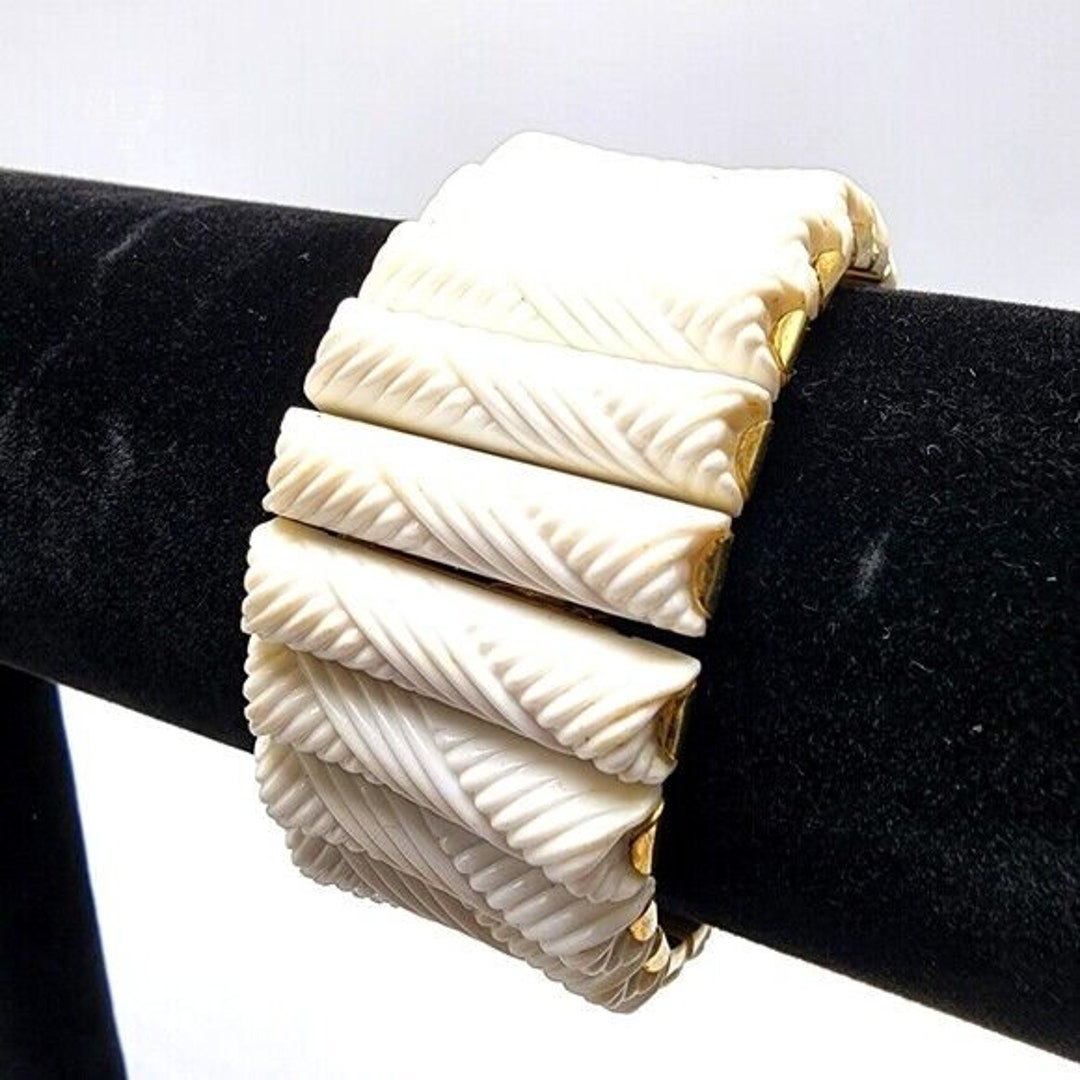 50's Mid-century Stretch Expansion Bracelet White Textured Acrylic ...