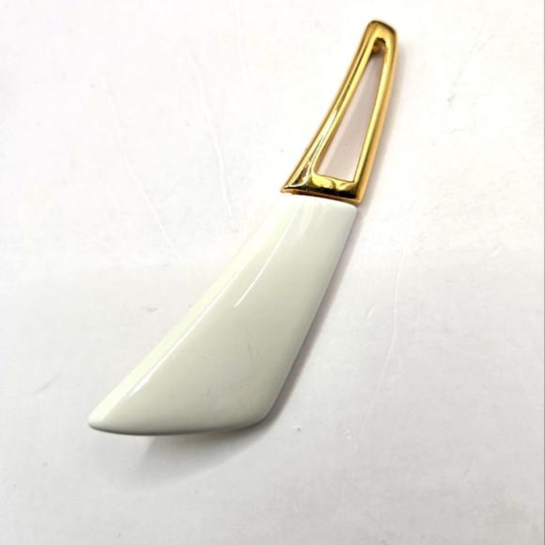 NWT 80's Designer Signed Monet White Lapel Pin Gold Tone Brooch Pinback ...
