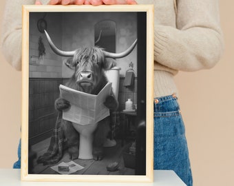 Highland Kuh sitzt auf der Toilette und liest eine Zeitung - Etsy.de