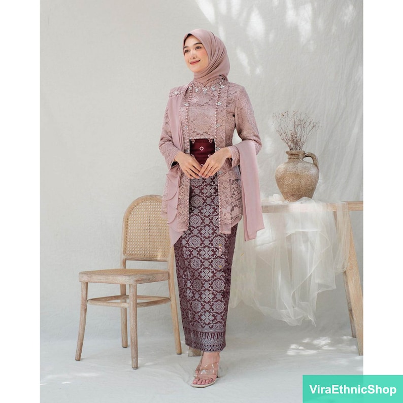 Modern Kebaya Elegance Cera Batik Set for a Classy Appearance, Women's ...