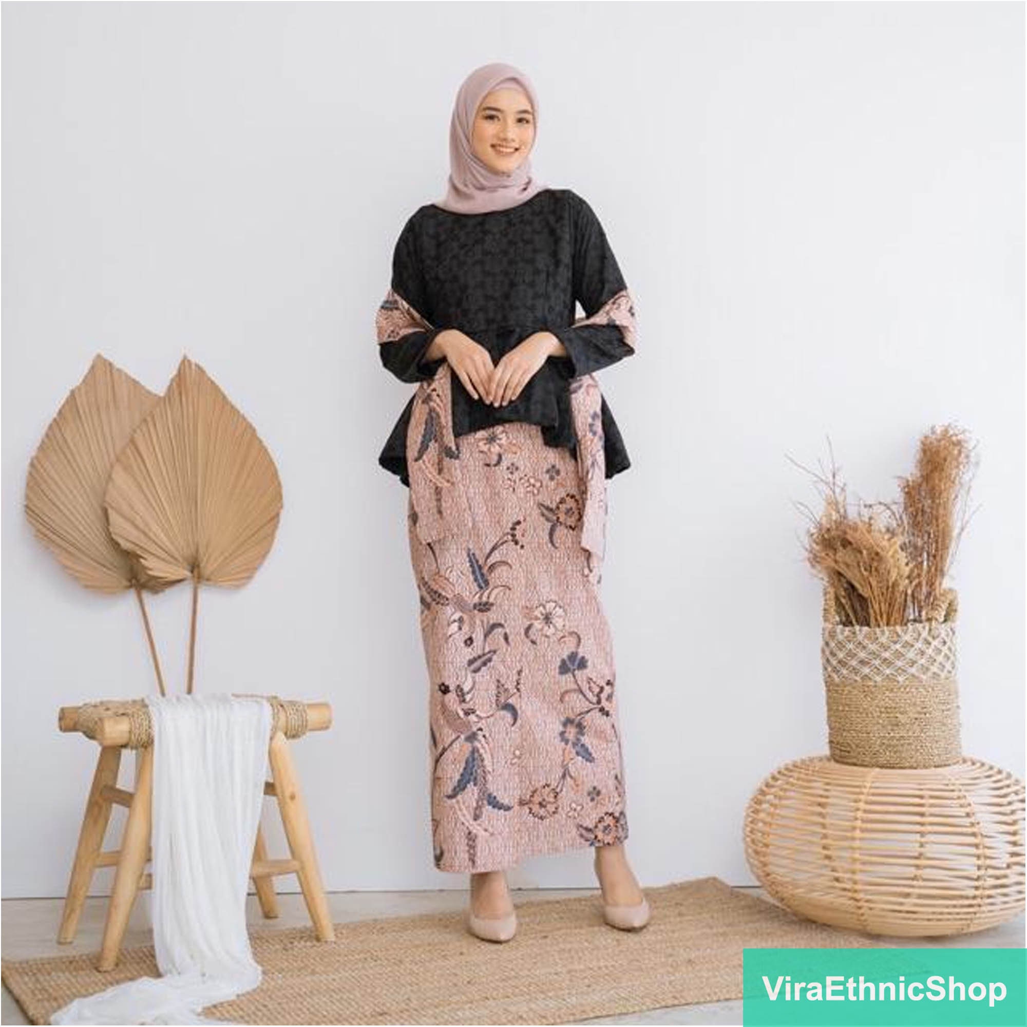 Kafia Kebaya Set: an Elegant Combination of Brocade for a Stunning ...