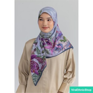 Jolie Ria Miranda Scarf: Alluring Color Combination for a Stunning Look ...