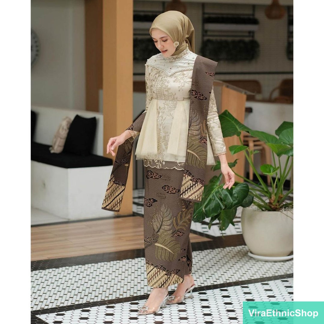 Elegant and Chic: Ameera Series Kebaya Set for Proposals and ...