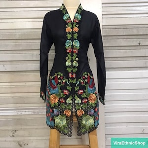 Embroidered Encim Kebaya Top With Stunning Peacock Motif Details ...