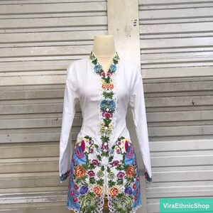 Embroidered Encim Kebaya Top With Stunning Peacock Motif Details ...