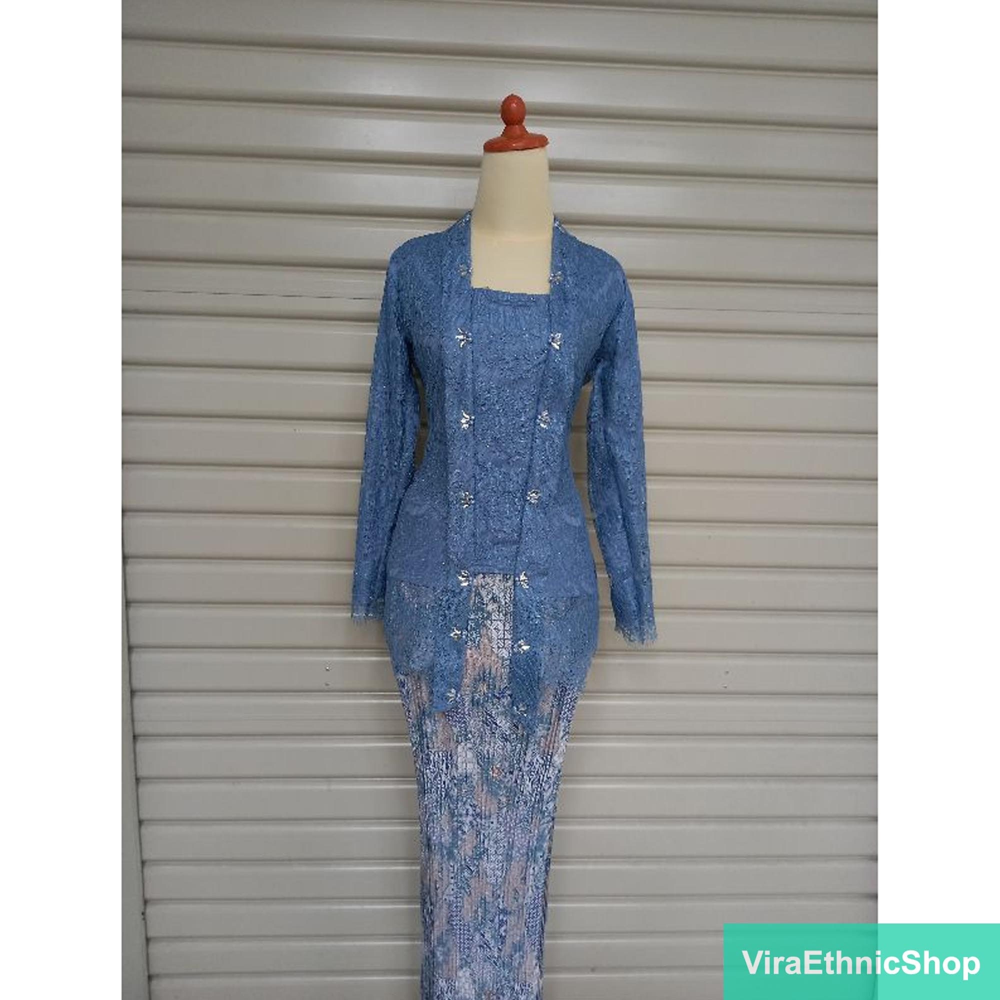 Kutu Baru Short Graduation Kebaya Suit: an Attractive Combination of ...