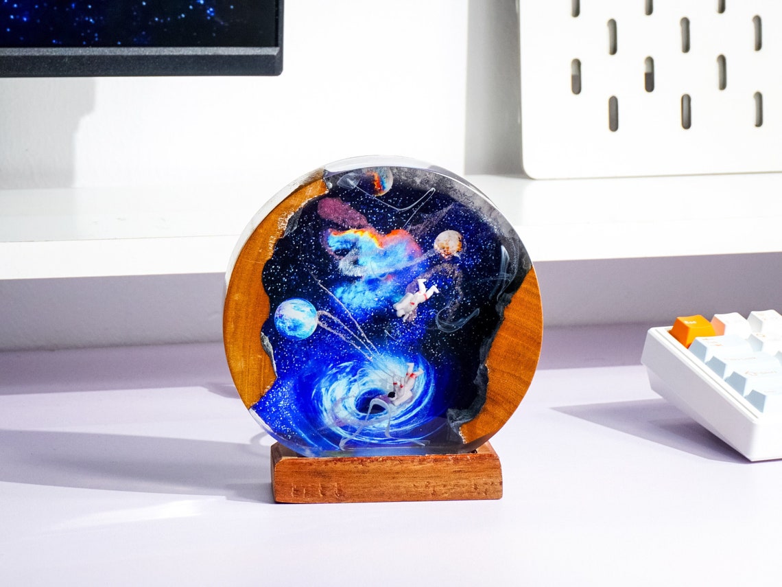 Astronauts Falling in Black Hole Resin Lamp, Interstellar Night Light ...