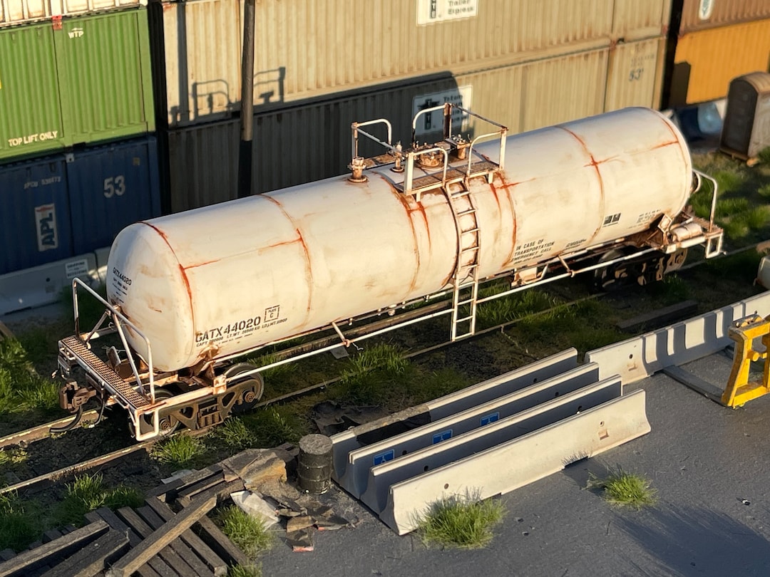 HO Scale Weathered Athearn Genesis GATX 20k GS Tank Car - Etsy