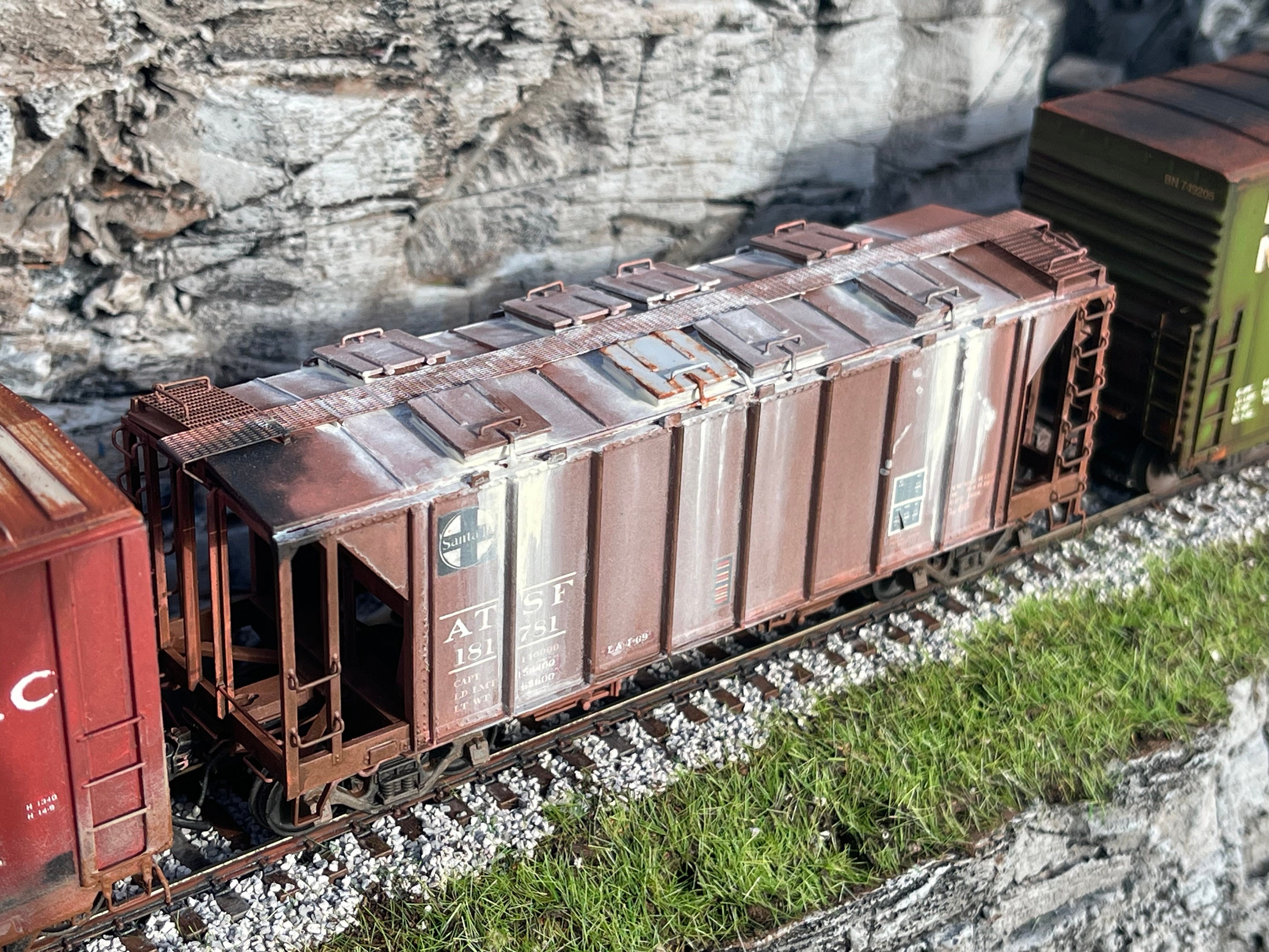 HO Scale Weathered Intermountain ATSF 1958 Cu Ft Covered Hopper. - Etsy