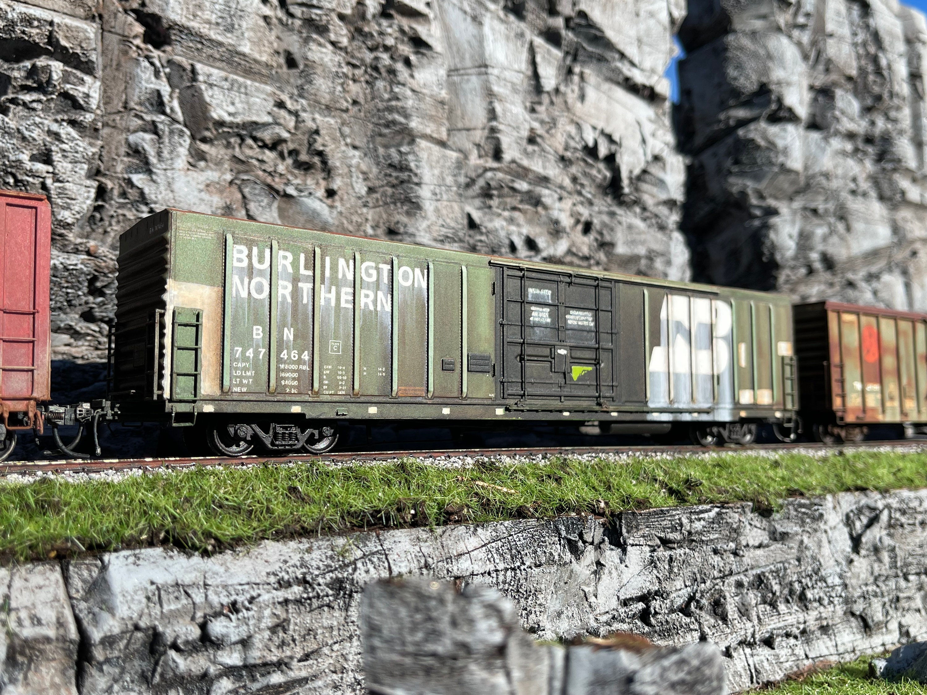 HO Scale Weathered Exactrail Burlington Northern PC&F 62’ Insulated Box ...