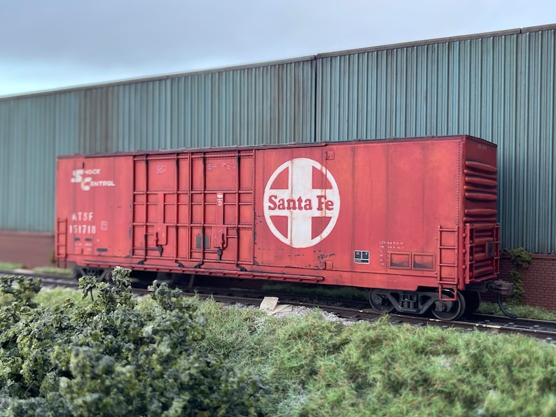 HO Scale Weathered Athearn Santa Fe 50’ High Cube Double Plug Door Box ...