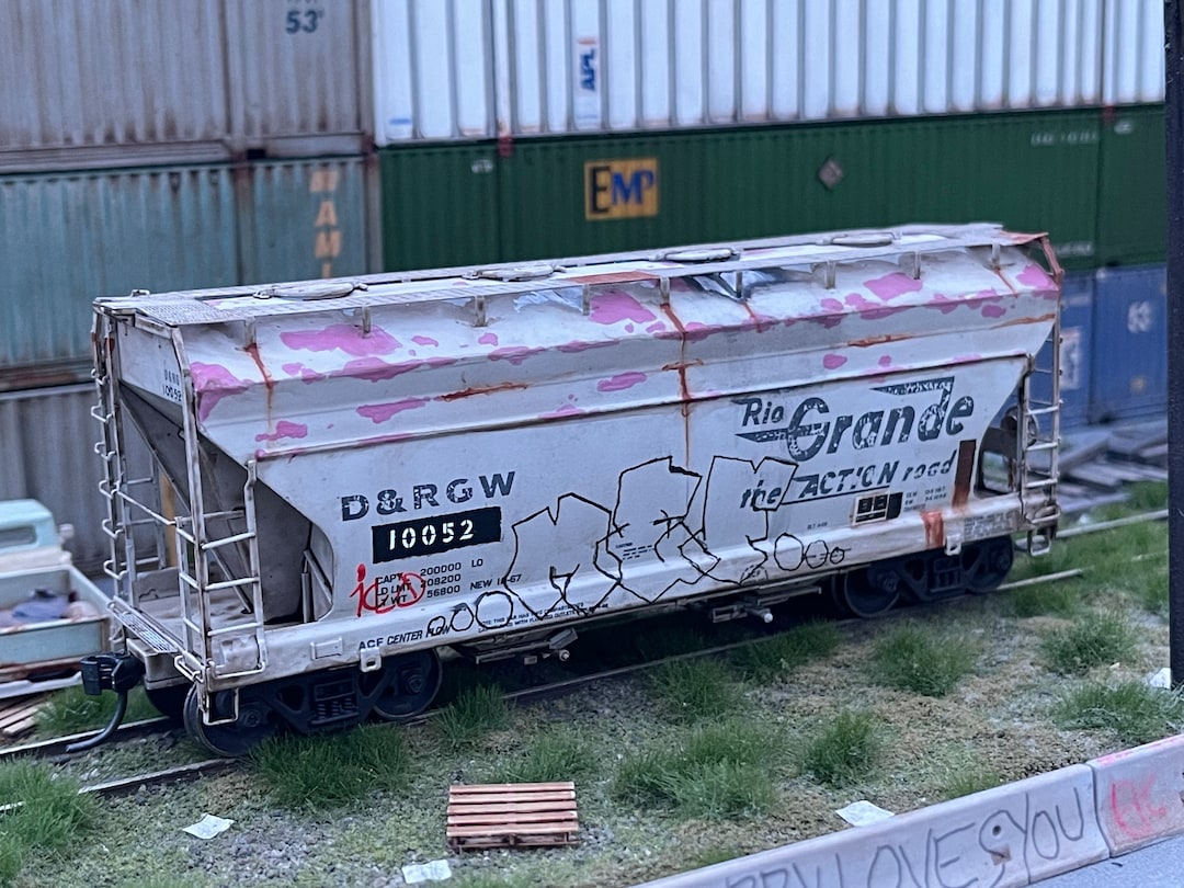 HO Scale Weathered Athearn D&RGW 2 Bay ACF Covered Hopper - Etsy