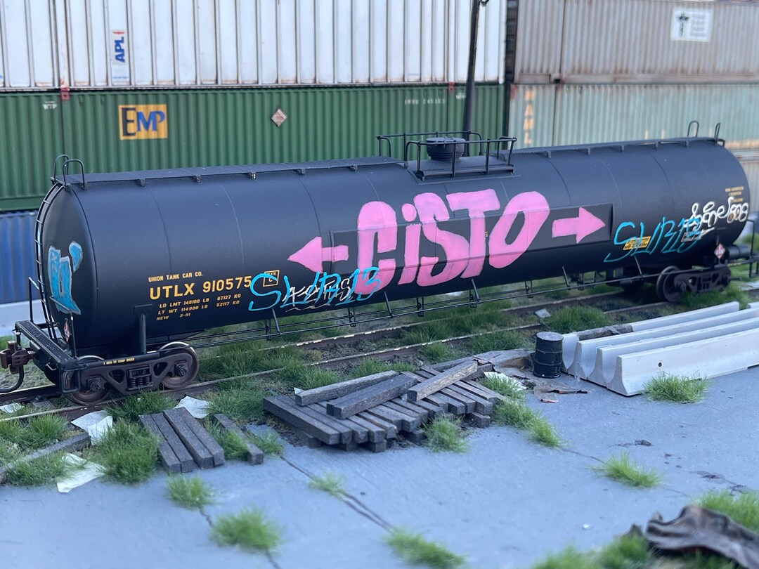 HO Scale Weathered Athearn UTLX 33k LPG Tank Car - Etsy