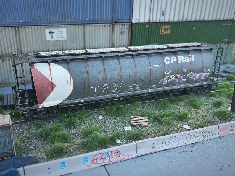 HO Scale Weathered Intermountain Canadian Pacific Cylindrical Covered ...