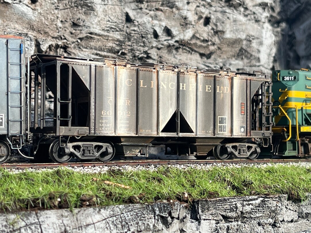 HO Scale Weathered Intermountain Clinchfield 1958 Cu Ft Covered Hopper - Etsy