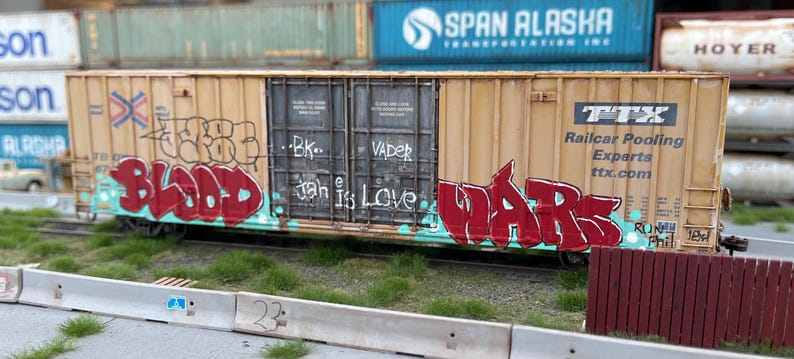 HO Scale Weathered Athearn TBOX 60’ Boxcar - Etsy