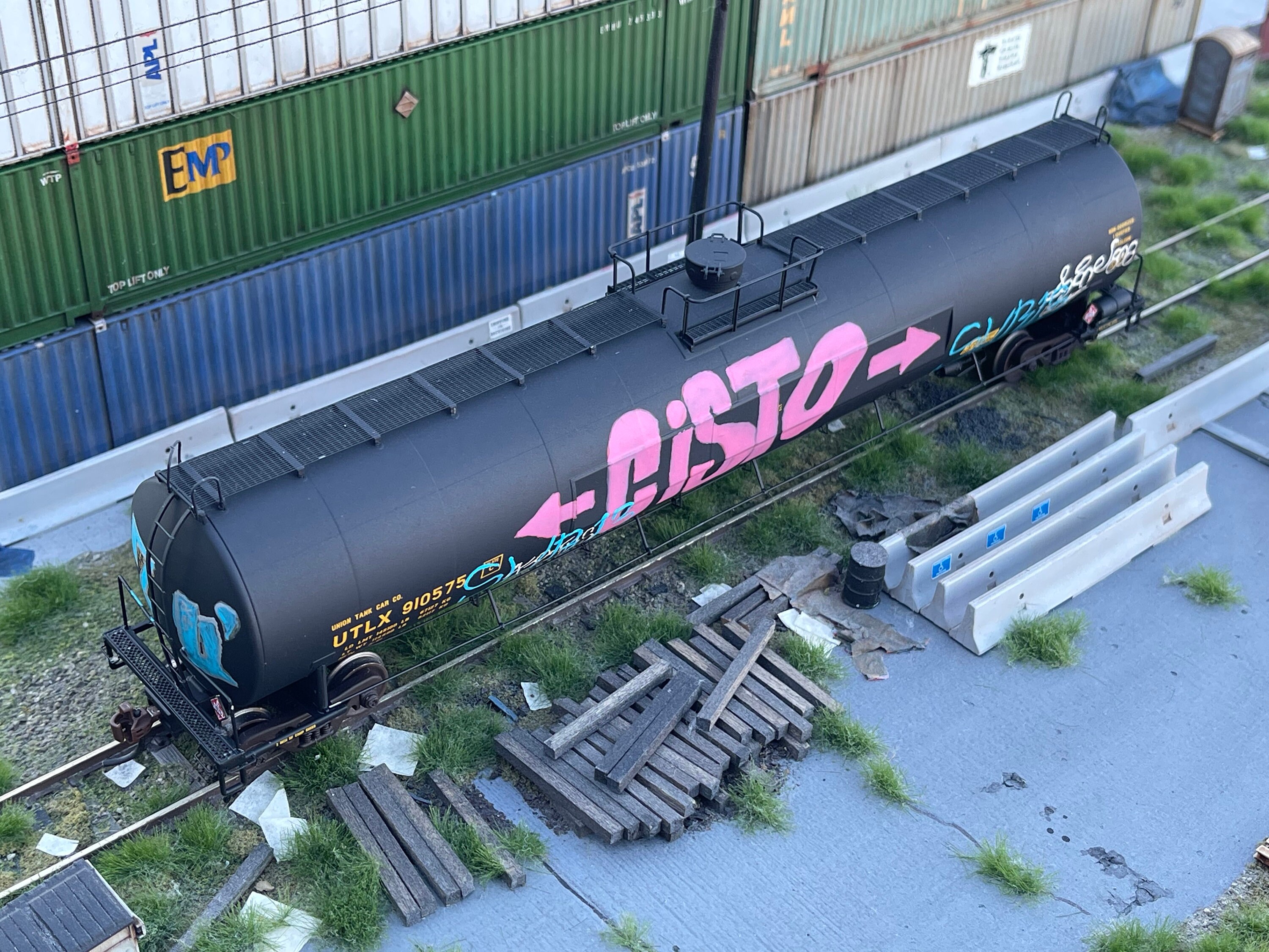 HO Scale Weathered Athearn UTLX 33k LPG Tank Car - Etsy