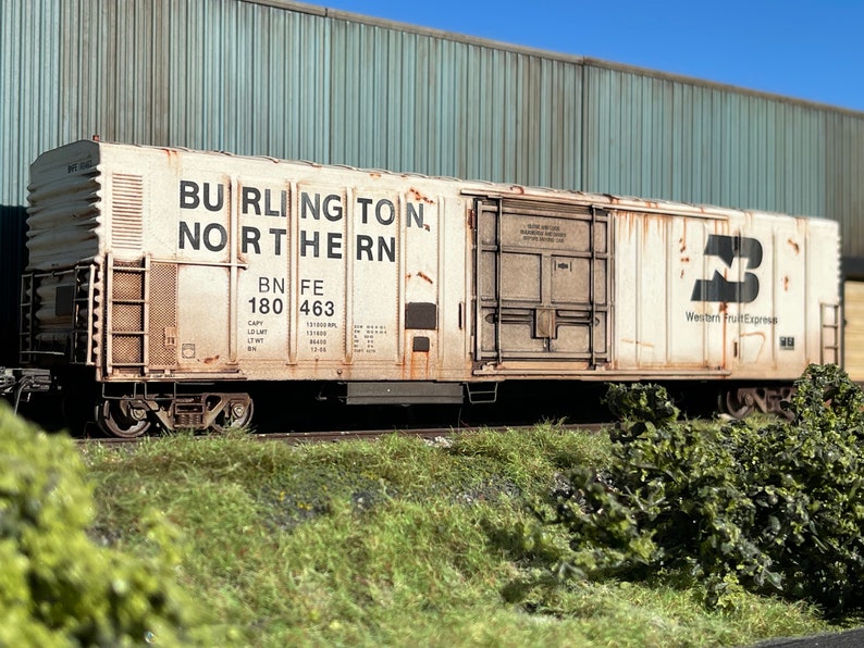 HO Scale Weathered Intermountain Burlington Northern Mechanical Reefer ...