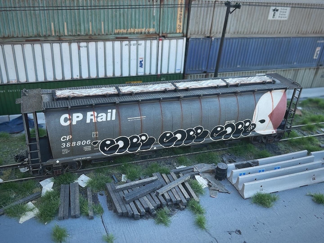 HO Scale Weathered Intermountain Canadian Pacific Cylindrical Covered ...