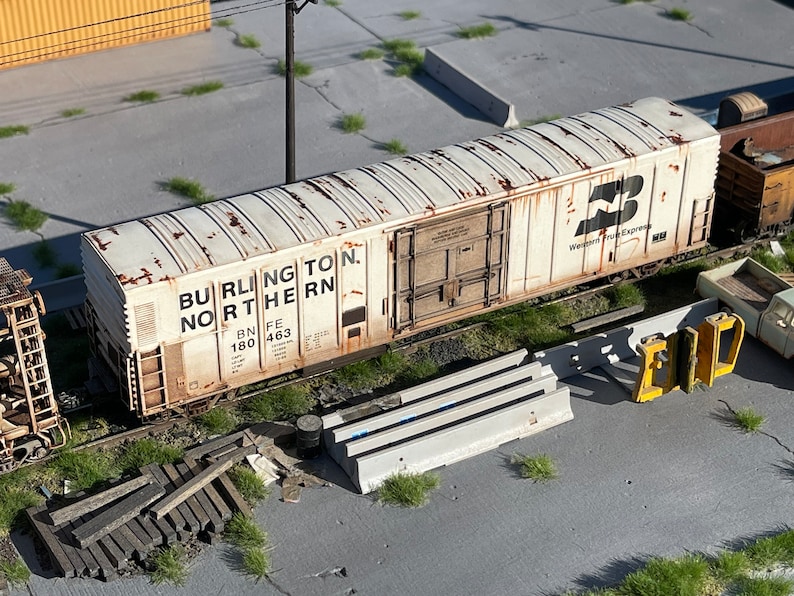 HO Scale Weathered Intermountain Burlington Northern Mechanical Reefer ...