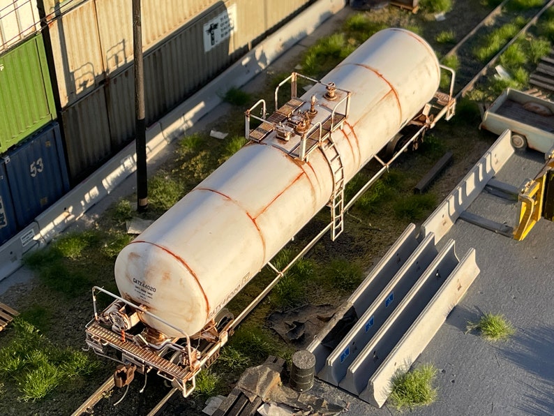 HO Scale Weathered Athearn Genesis GATX 20k GS Tank Car - Etsy