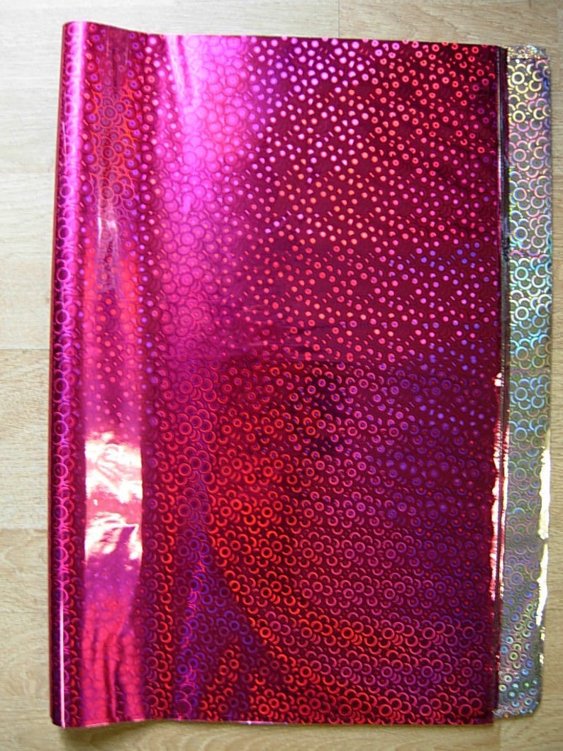 25 Sheet Metallic Gift Wrapping Paper 50cmx70cm in Silver, Gold ...