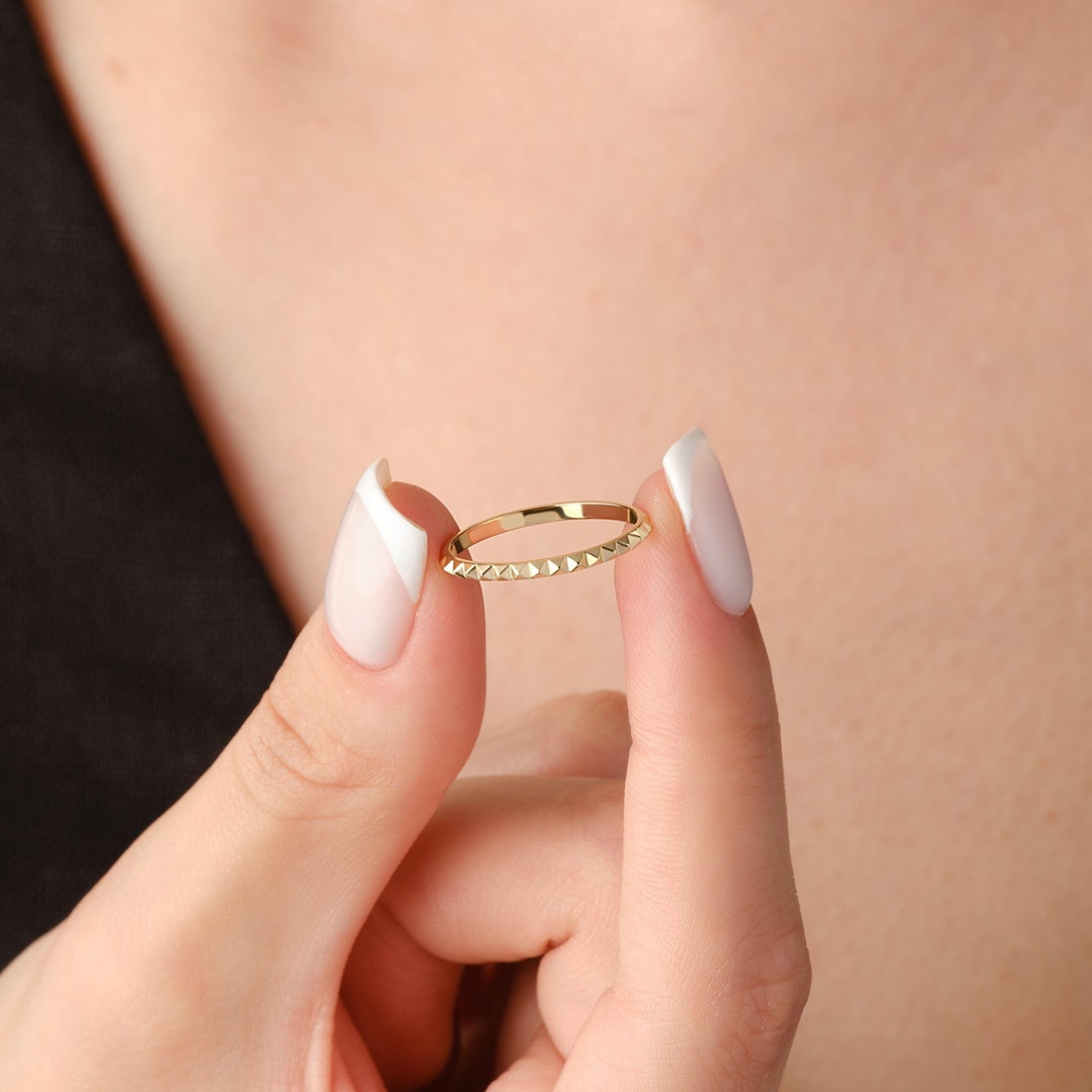 14K Gold Pyramid Band Ring Solid Gold Stackable Pyramid Wedding Band Dainty Pyramid Stud Ring ...