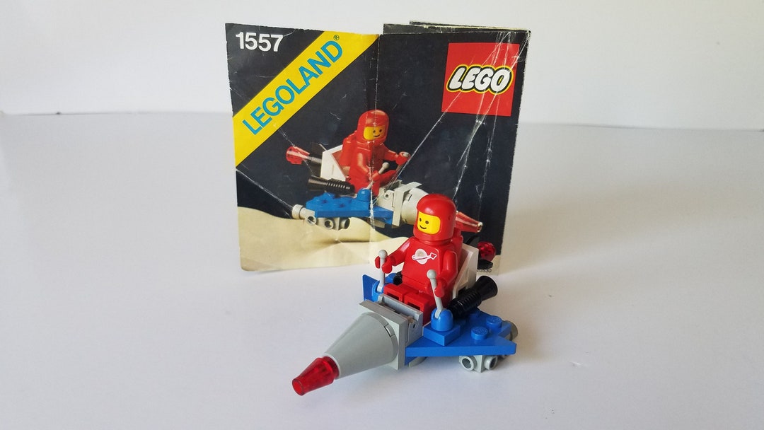 COMPLETE Vintage LEGO Set 1557 Scooter / Mini Figure Red Astronaut ...