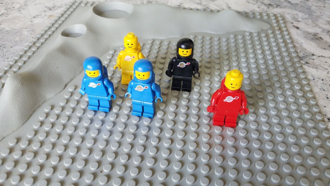 Vintage 1980s LEGO Sp004 / Classic Space / Red Yellow Black Minifigures ...