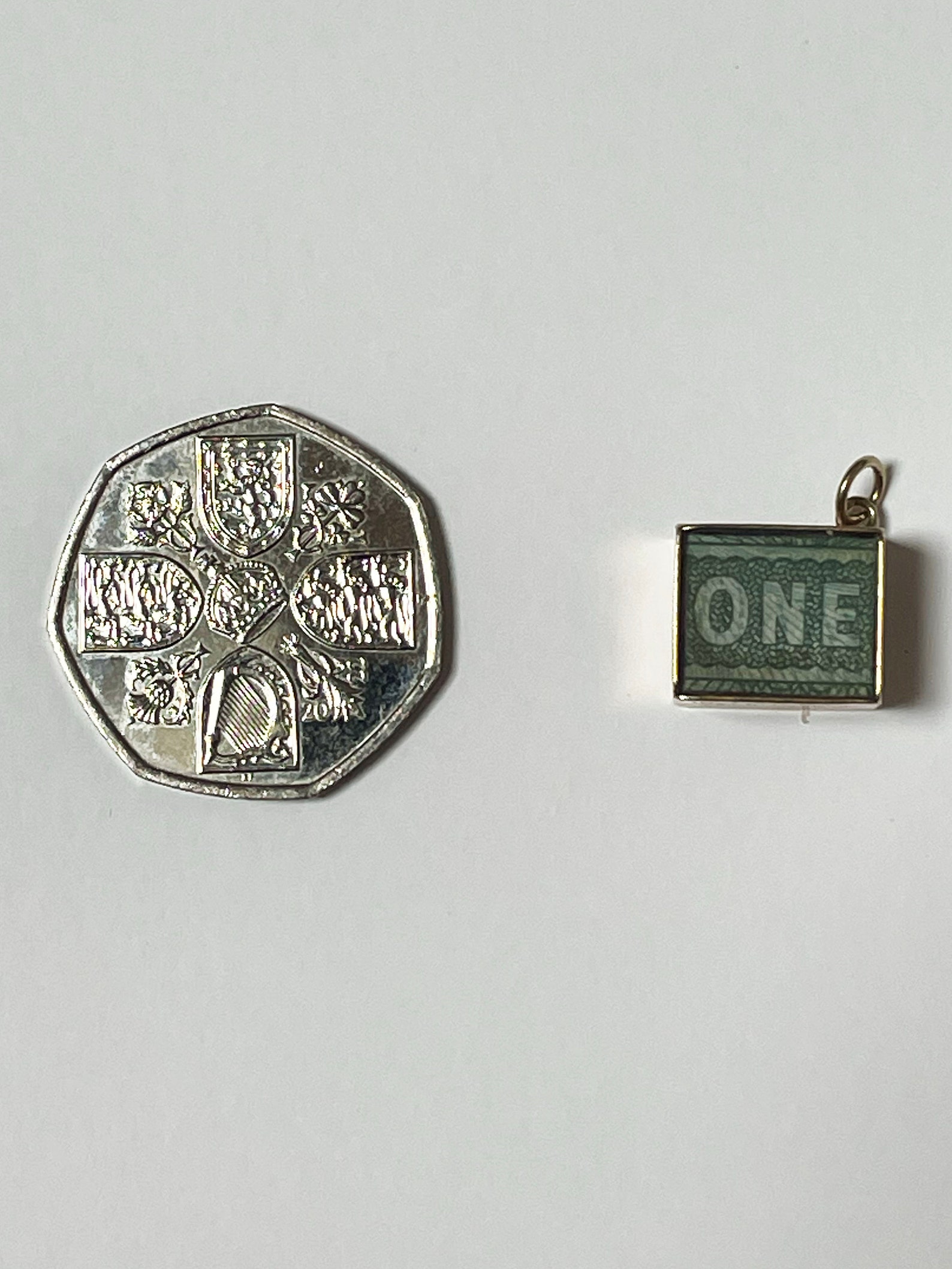 Vintage 9ct Solid Gold One Pound Note Pendant With Full British ...
