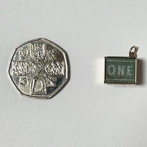 Vintage 9ct Solid Gold One Pound Note Pendant With Full British ...