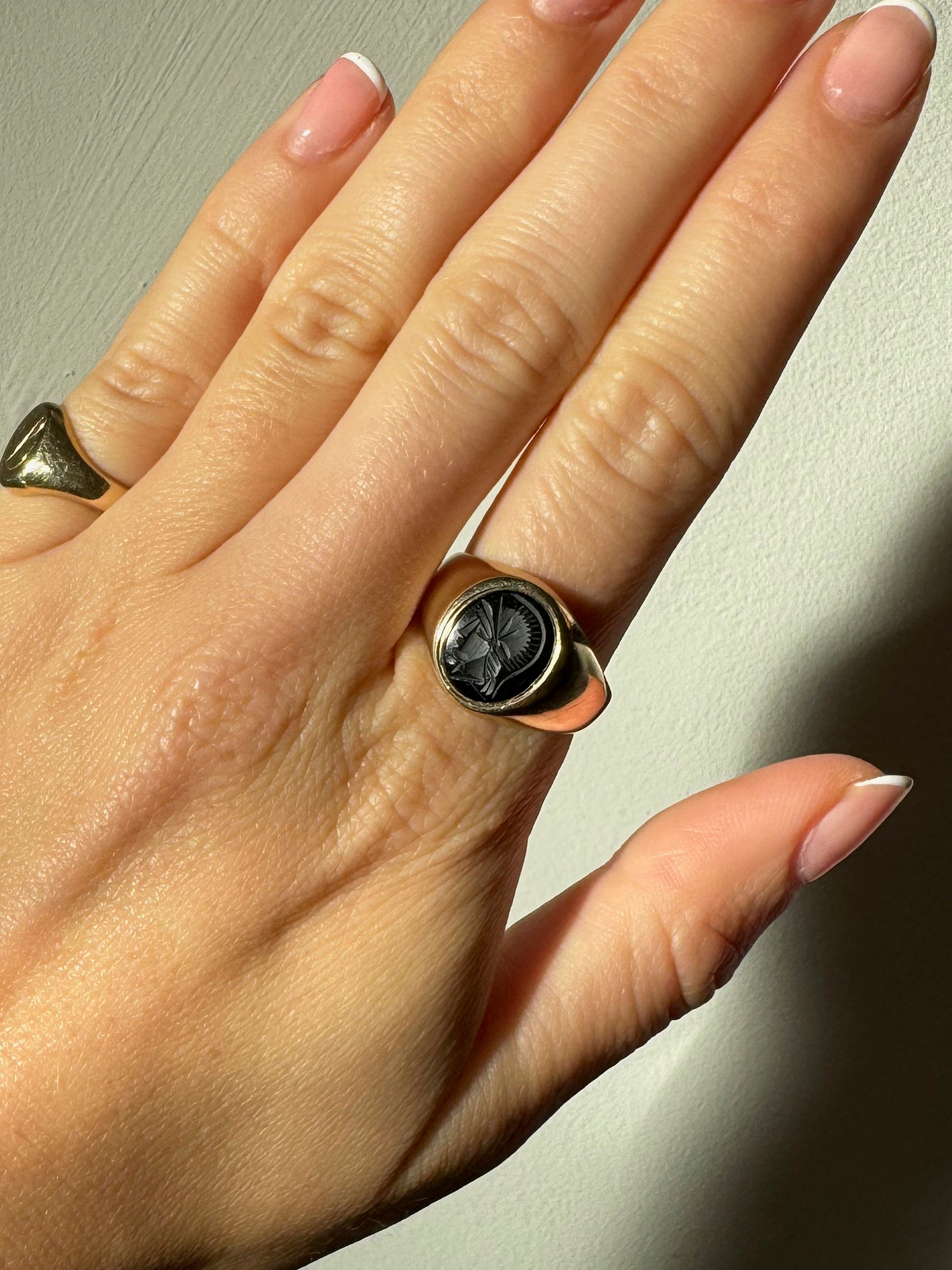 Vintage 9ct Gold Hematite Centurion Signet Ring With British Hallmark ...