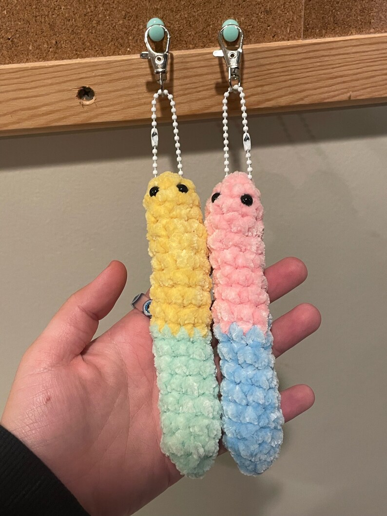 No-sew Beginner Friendly Crochet Gummy Worm Key Chain Pattern EASY ...