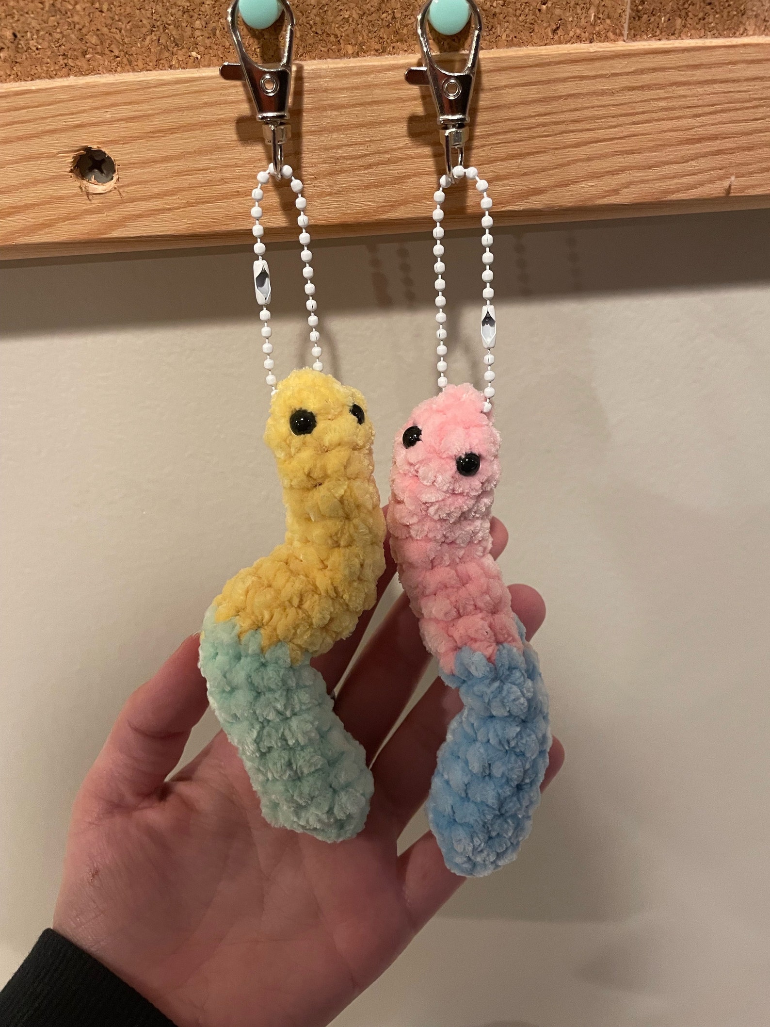 No-sew Beginner Friendly Crochet Gummy Worm Key Chain Pattern EASY ...