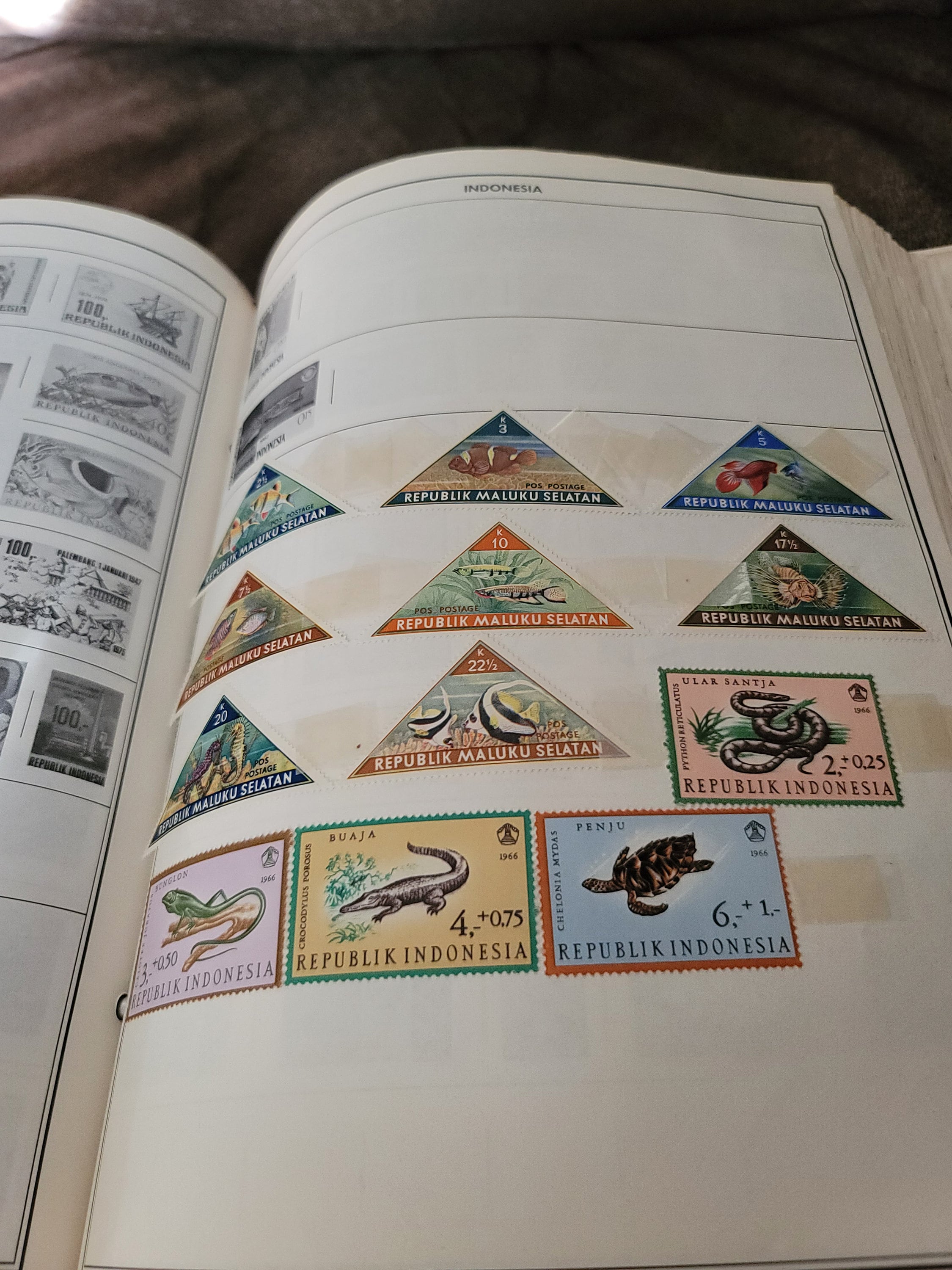 1968 Traveler Stamp Album/book Fantastic Shape Over 100 Stamps - Etsy