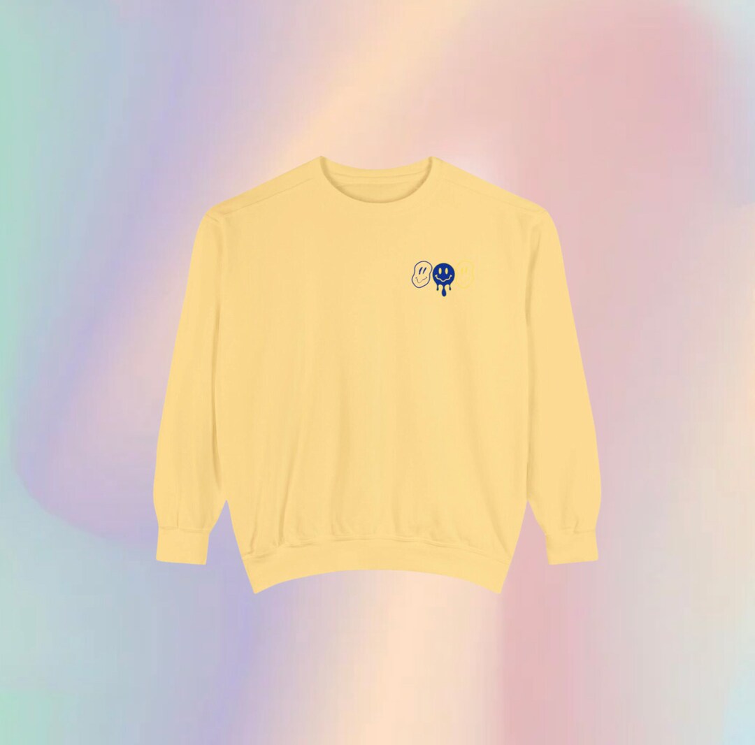 Inclusive Baddies: Smiley Face Stay Inclusive Retro Unisex Sweatshirt ...