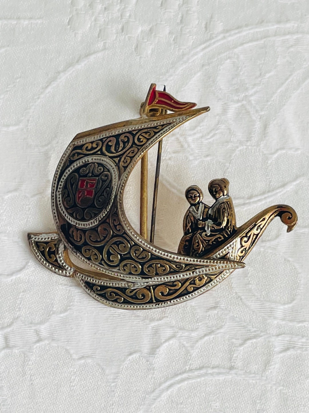 Vintage Spanish Damascene Couple in Boat Brooch - Etsy