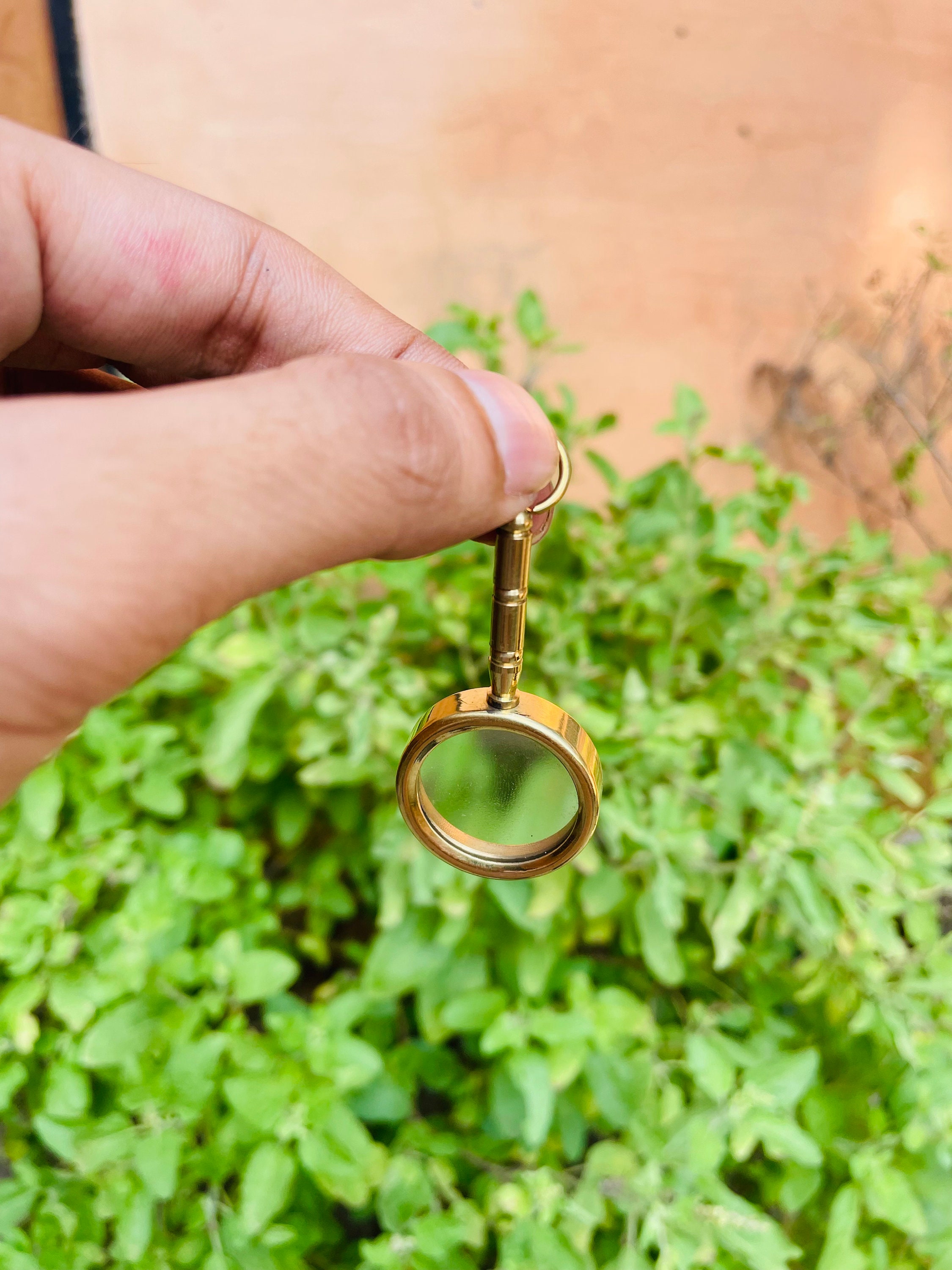 Magnifying Glass Key Chain - Round Magnifier Collectible Key Ring. - Etsy