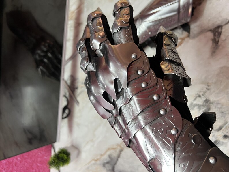 Handcrafted Steel Knight Nazgul Gauntlets | Engraved Gothic Armor ...