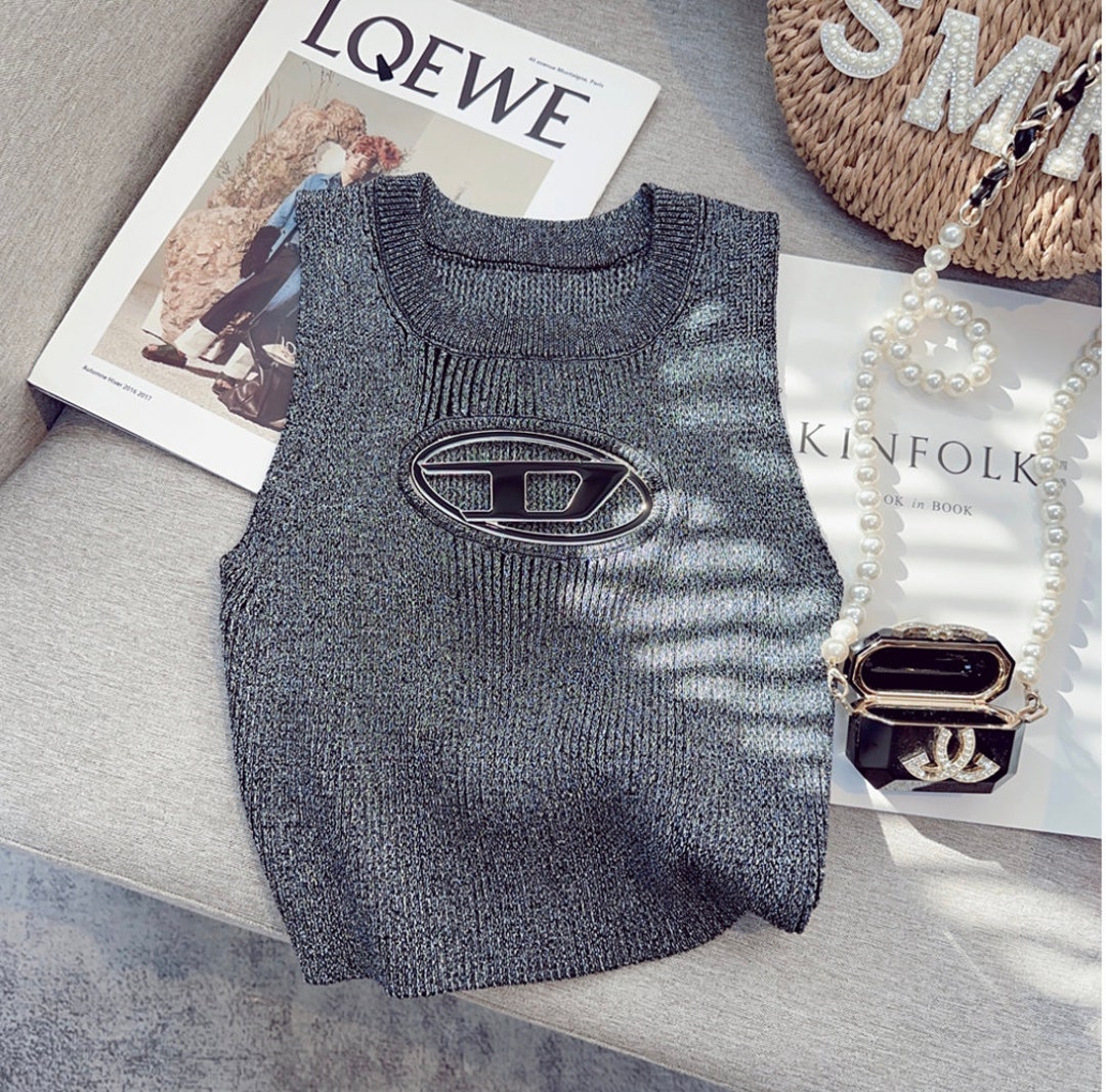 Womens Metal D Logo Cut Out Crop Top Designer Vest Thick Knitted Vest ...