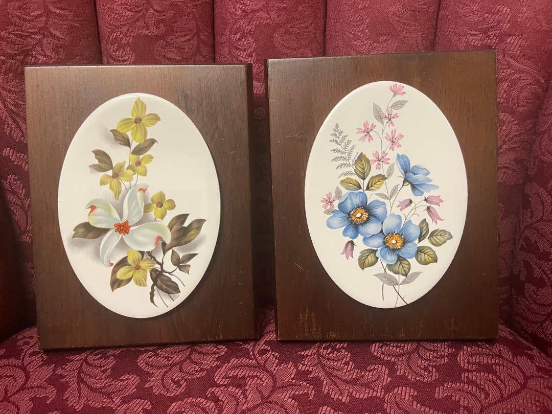 Vintage 1970 Pair of Traditional Wall Decor Oval Tiles on Solid Wooden Frame 8x6”.featuring ...