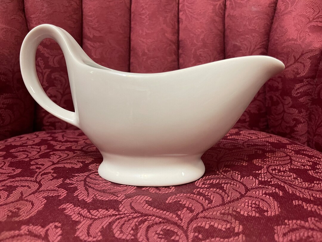 Cordon Bleu BIA White Porcelain Gravy Boat.about 9”long,3.5”wide,5”high ...