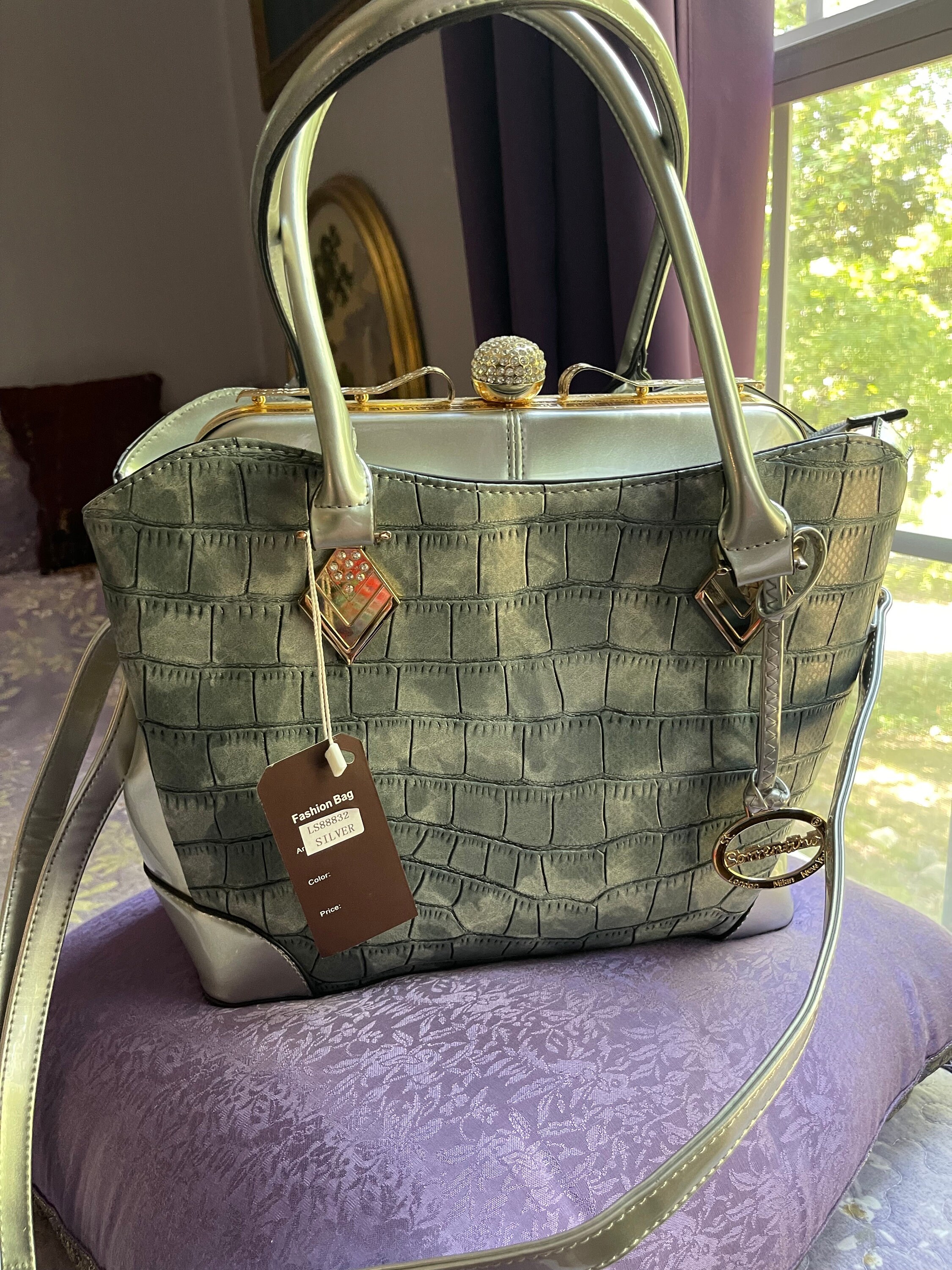 New Fancy Everyday or Enough for Day Trip( About 14”x 10”x 5 ...