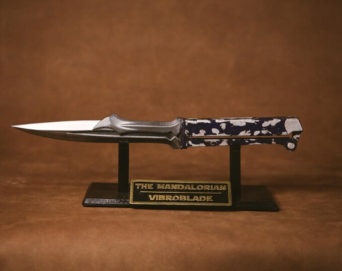 The Mandalorian Vibroblade With Custom Display Stand - Star Wars Tv ...