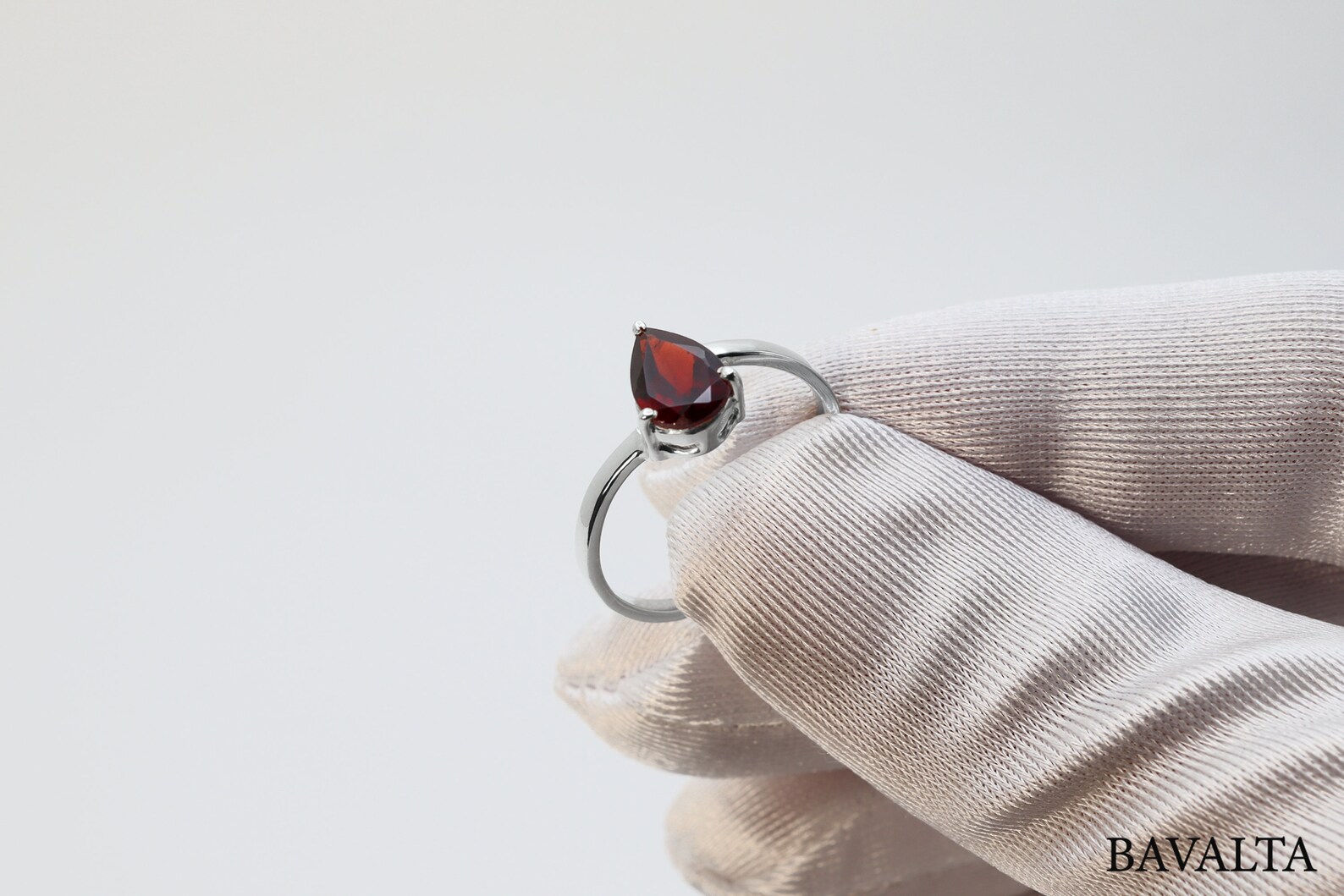 Vintage Pear-shaped Garnet Ring in Silver Prong Setting January Birthstone Elegant Women's Ring ...